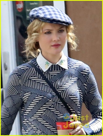 Emma Roberts & Skyler Samuels Start Filming 'Scream Queens' After New ...