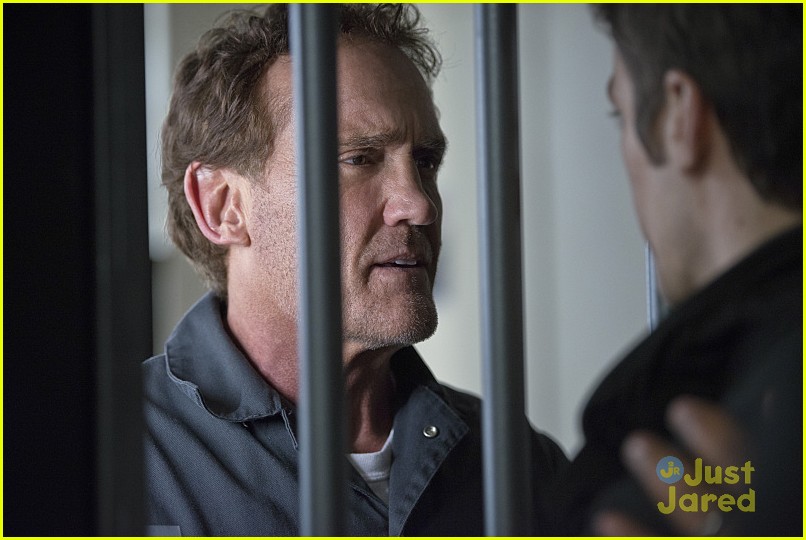 Mark Hamill Reprises His Role as The Trickster on Tonight's 'The Flash ...