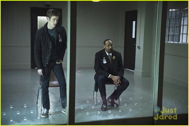 Mark Hamill Reprises His Role as The Trickster on Tonight's 'The Flash ...