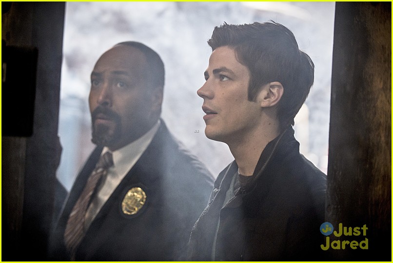 Mark Hamill Reprises His Role as The Trickster on Tonight's 'The Flash ...