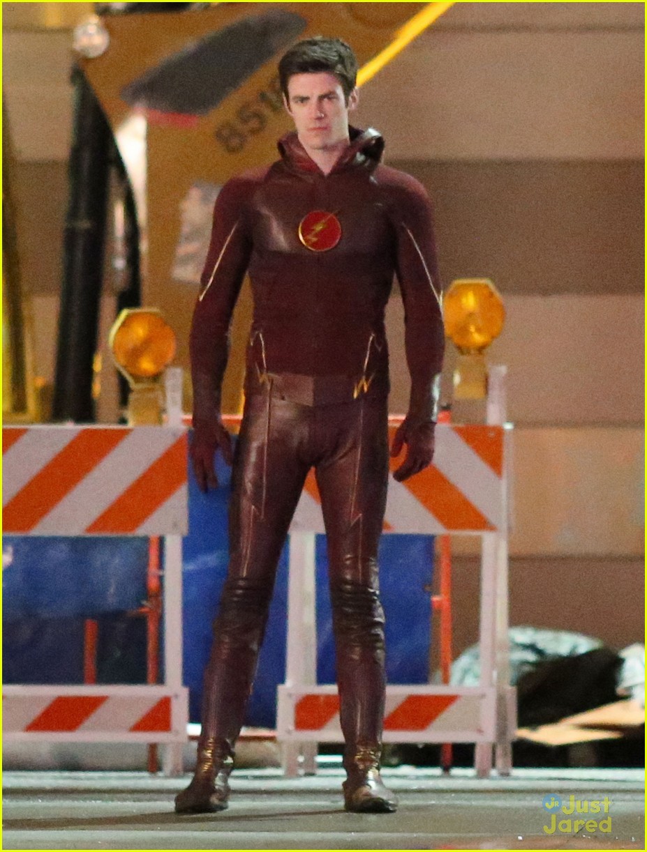 The Flash Fights Reverse Flash in These New 'Flash' On Set Pics ...
