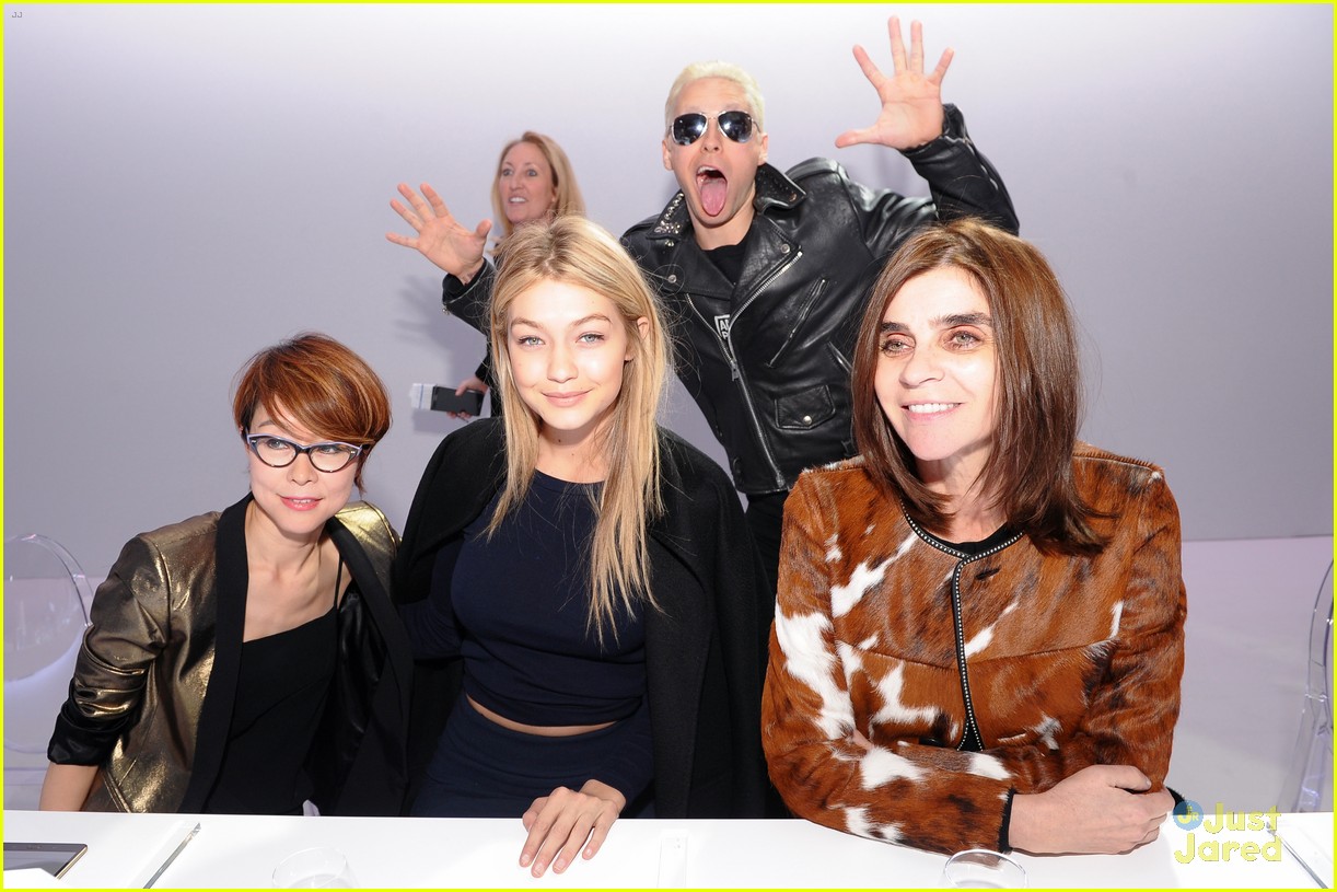 Gigi Hadid Gets Photobombed by Jared Leto in Paris! | Photo 783666 ...