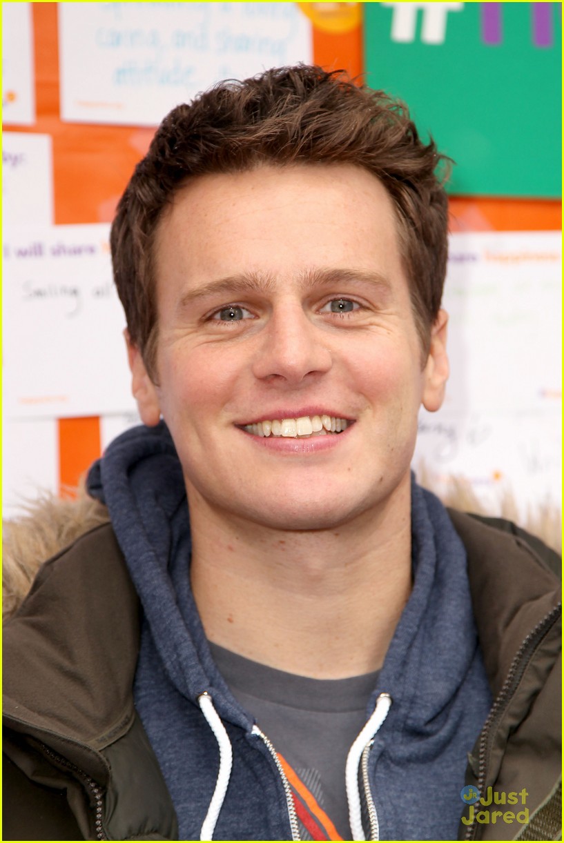 Jonathan Groff is Spreading His Happiness With 'Frozen' Voice Memos ...