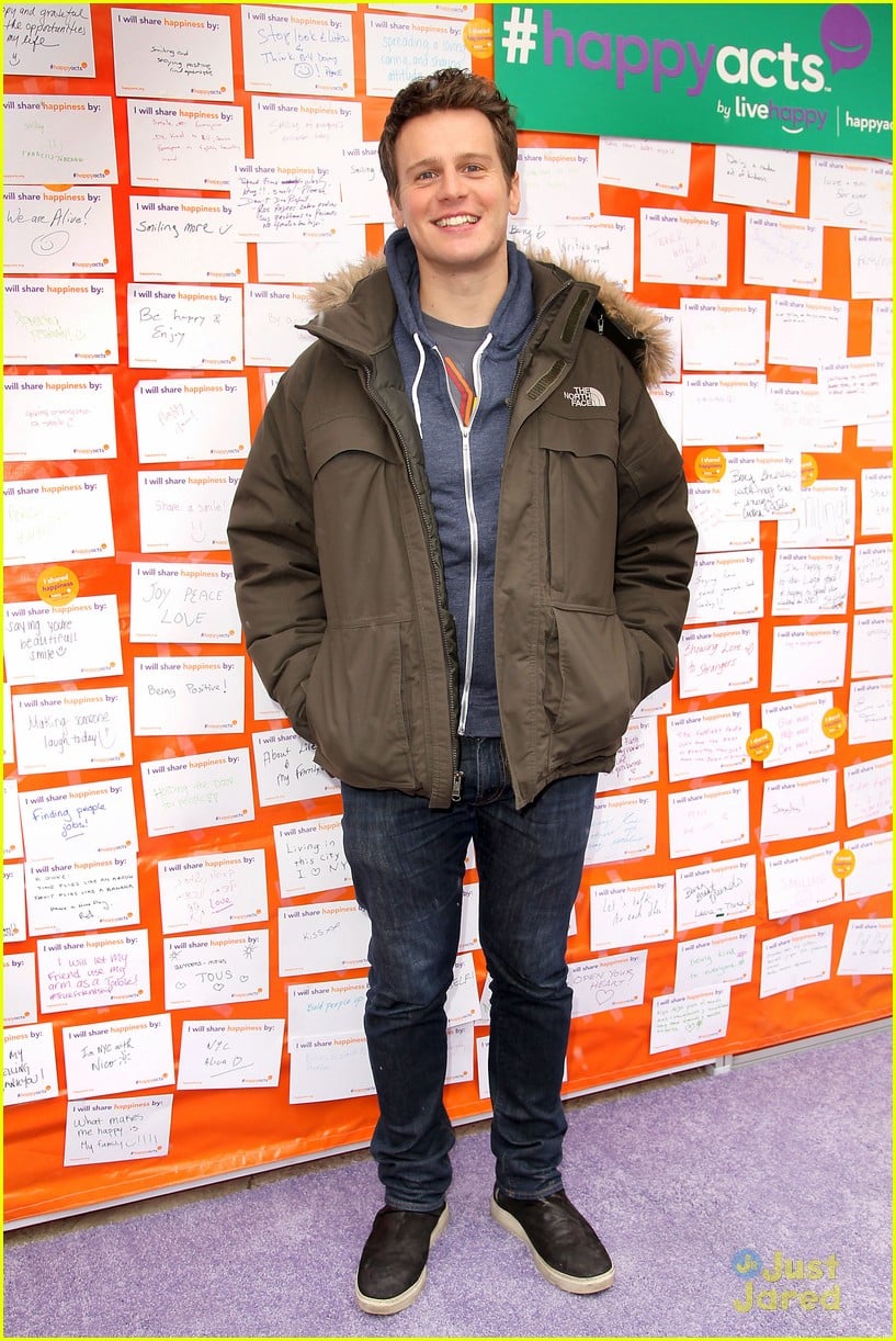 Jonathan Groff is Spreading His Happiness With 'Frozen' Voice Memos ...