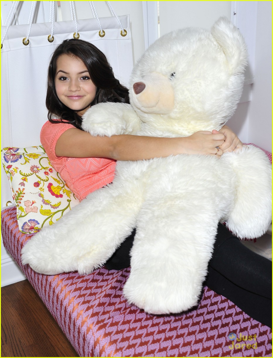 Isabela Moner Covers Duffy's 'Mercy' - Watch Here (Exclusive) | Photo ...