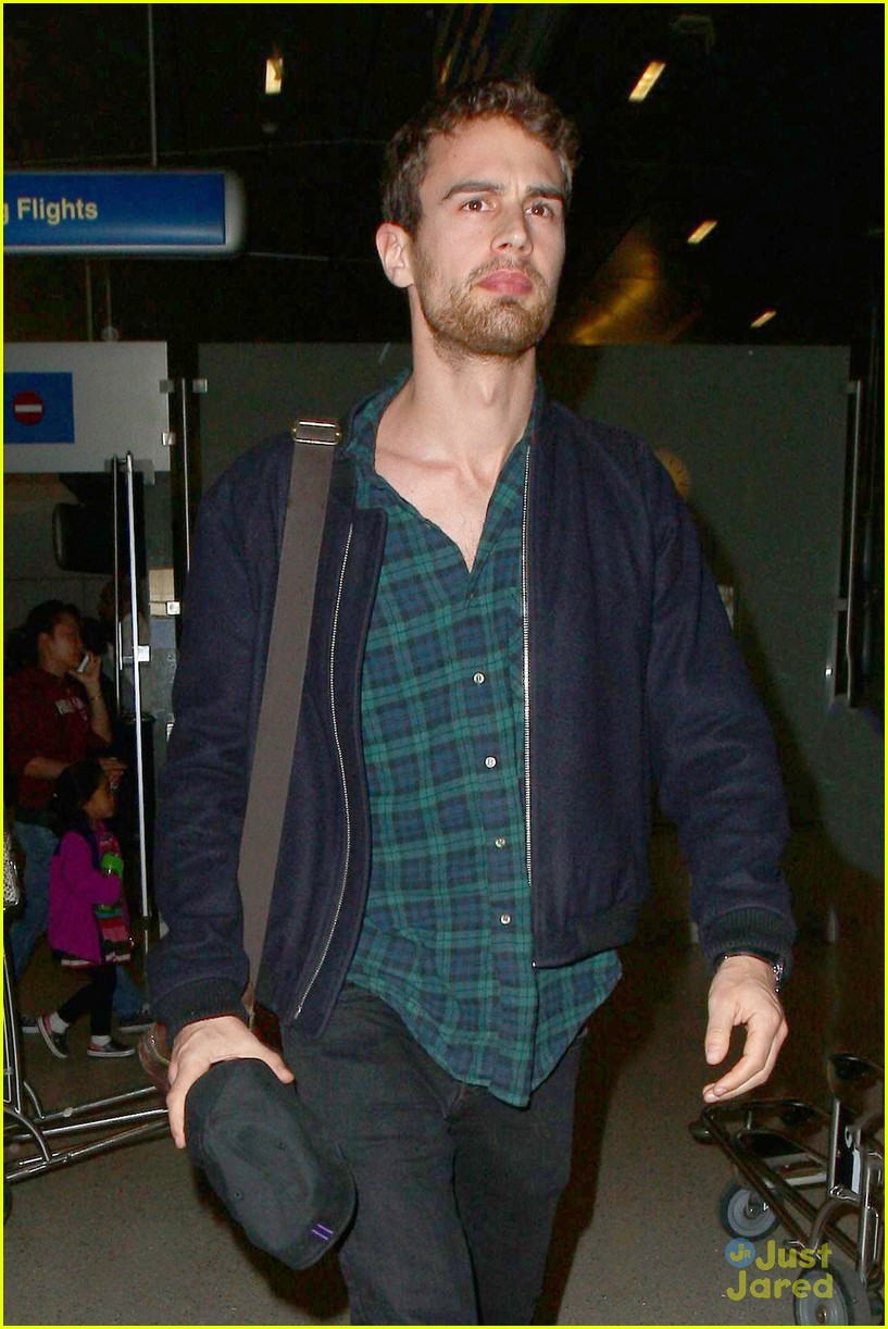Theo James Admits Getting Strange Gifts From Fans | Photo 782668 ...