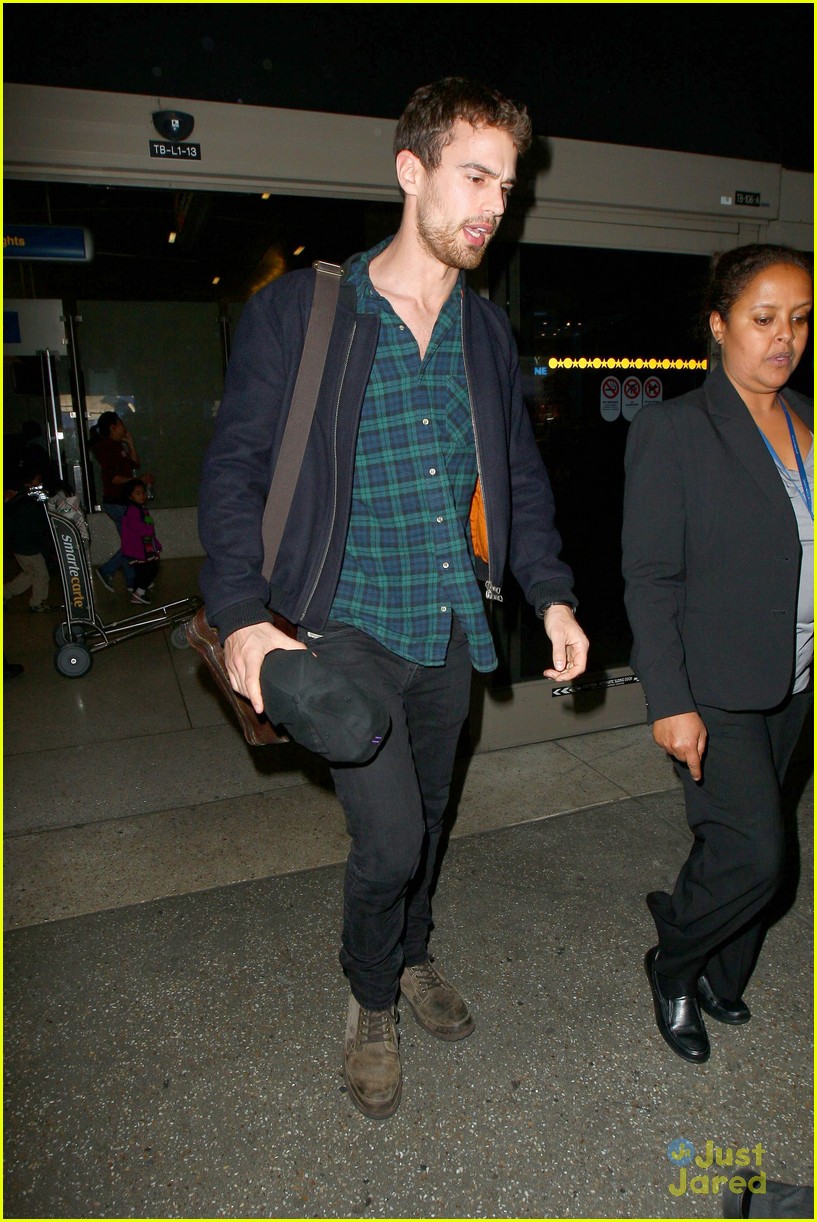 Theo James Admits Getting Strange Gifts From Fans | Photo 782672 ...