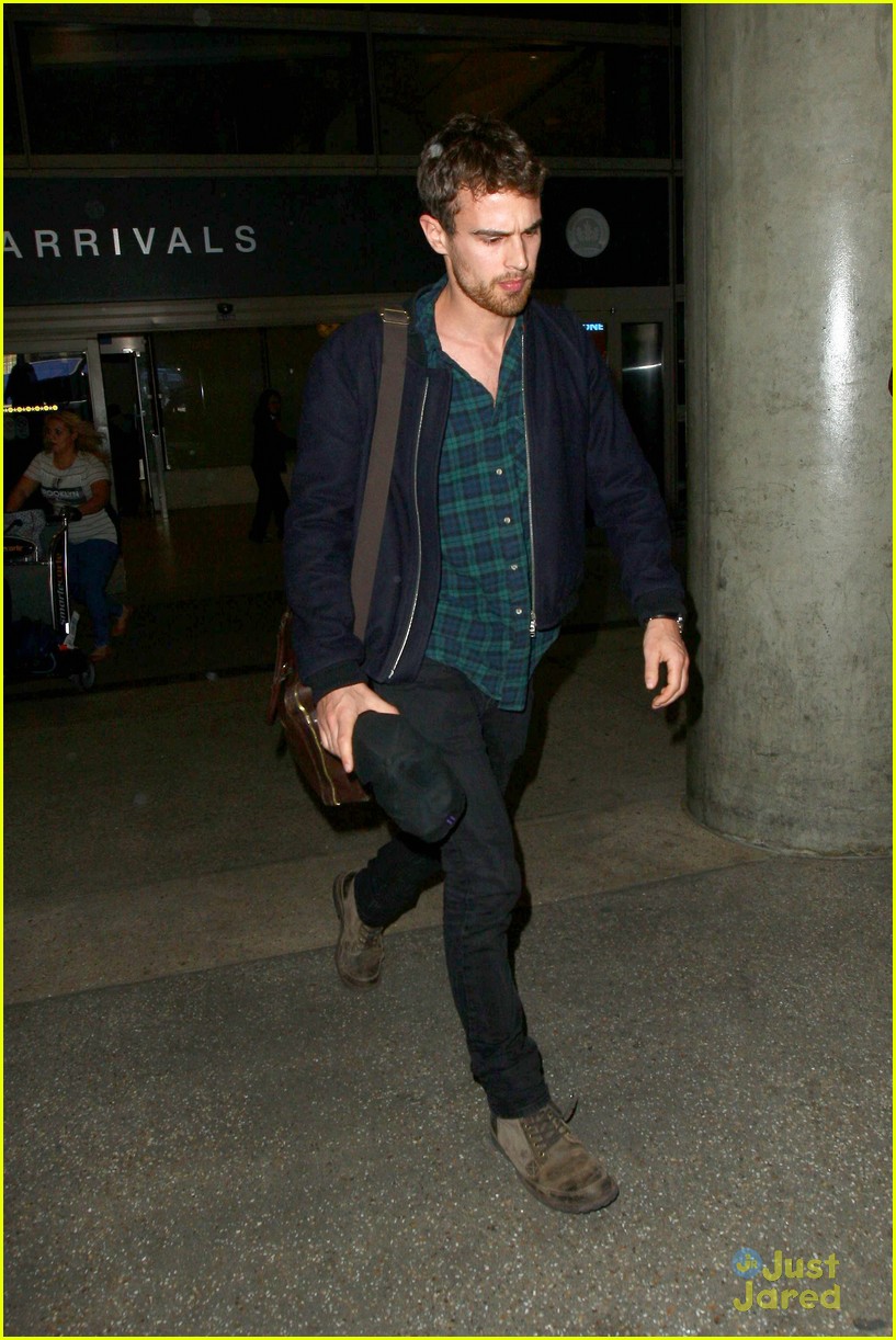 Theo James Admits Getting Strange Gifts From Fans | Photo 782674 ...