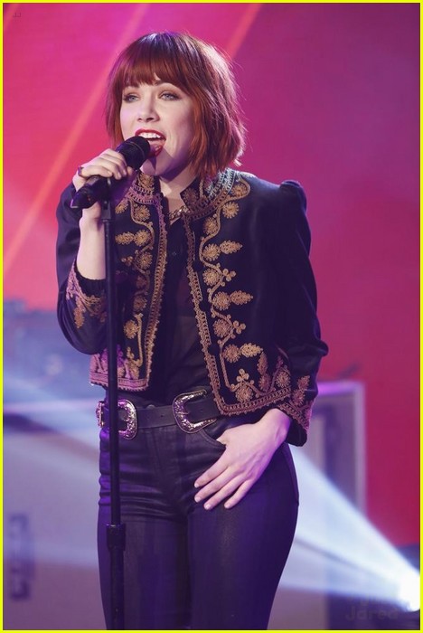 Carly Rae Jepsen Performs 'I Really Like You' On Jimmy Kimmel Live ... Carly Rae Jepsen Performs 'I Really Like You' On Jimmy Kimmel Live ...