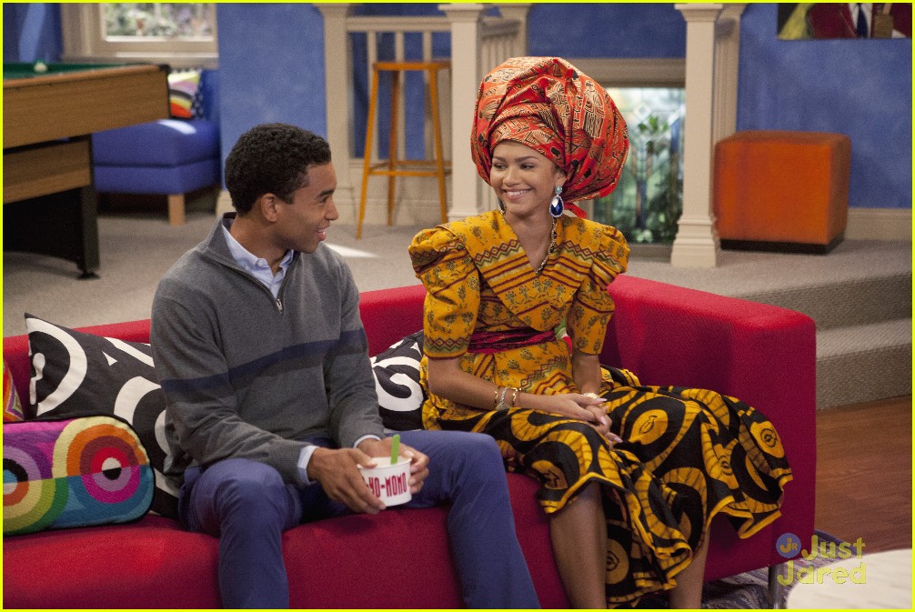 K.C. Becomes An Undercover Princess In Tonight's Ep - See A Sneak Peek ...