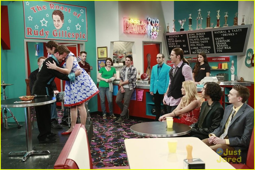 The 'Kickin It' Cast Say Their Goodbyes In New Featuette - Watch Here ...