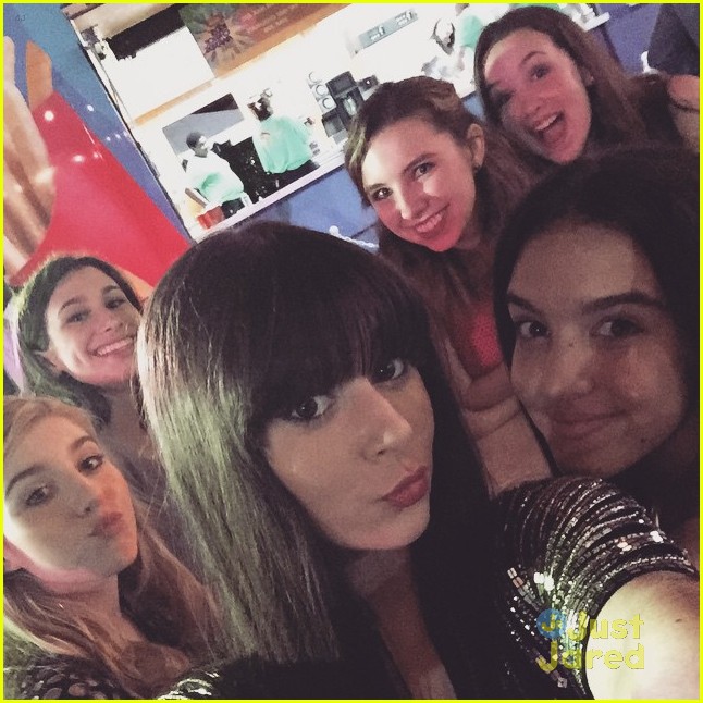Full Sized Photo of elizabeth elias lax arrival before kcas 02 ...