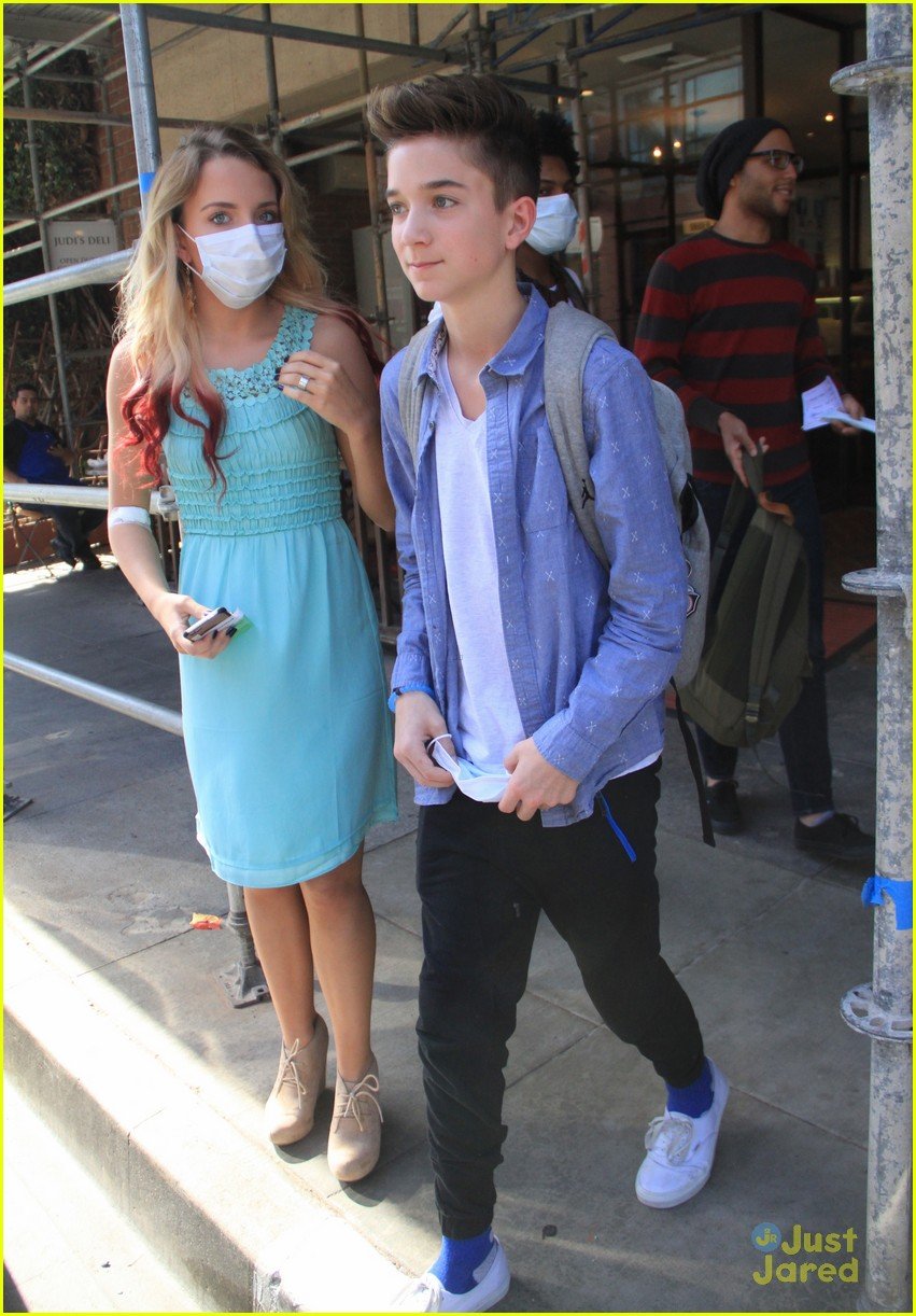American Idol's Maddie Walker Wears Surgical Mask After Appendix ...