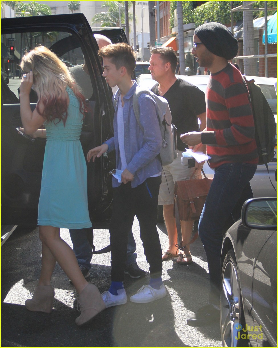 American Idol's Maddie Walker Wears Surgical Mask After Appendix ...