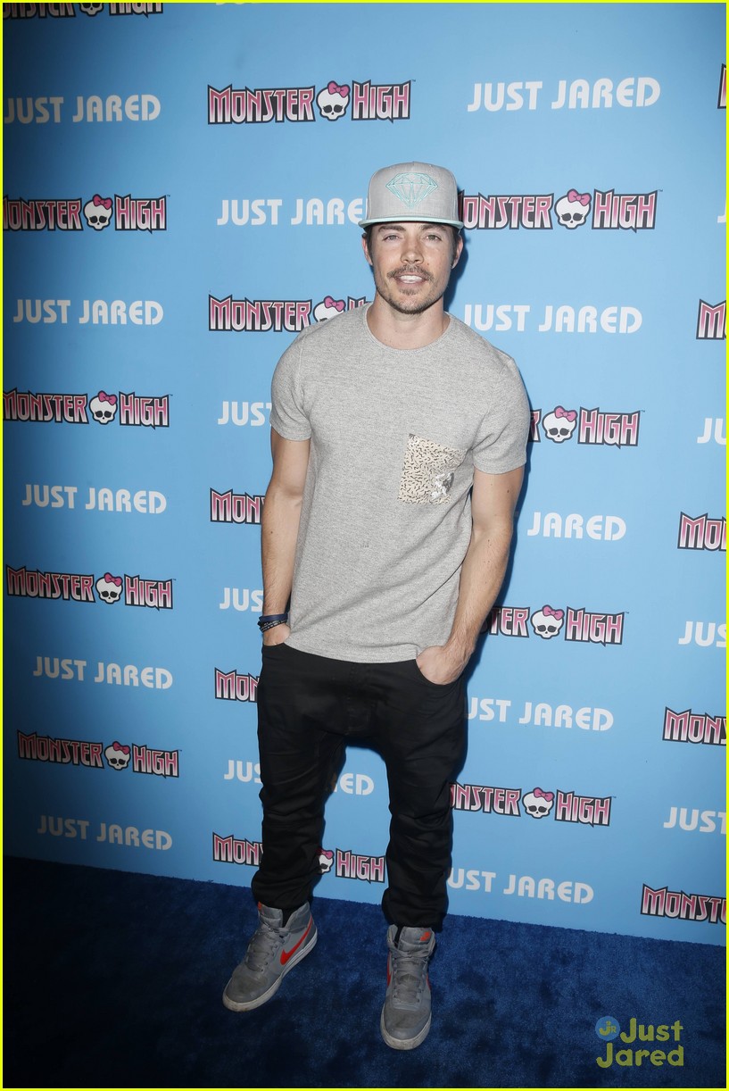 Mark Salling Stages 'Glee' Reunion with Max Adler at JJ's Throwback ...