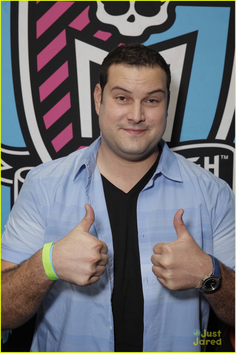 Mark Salling Stages 'Glee' Reunion with Max Adler at JJ's Throwback ...