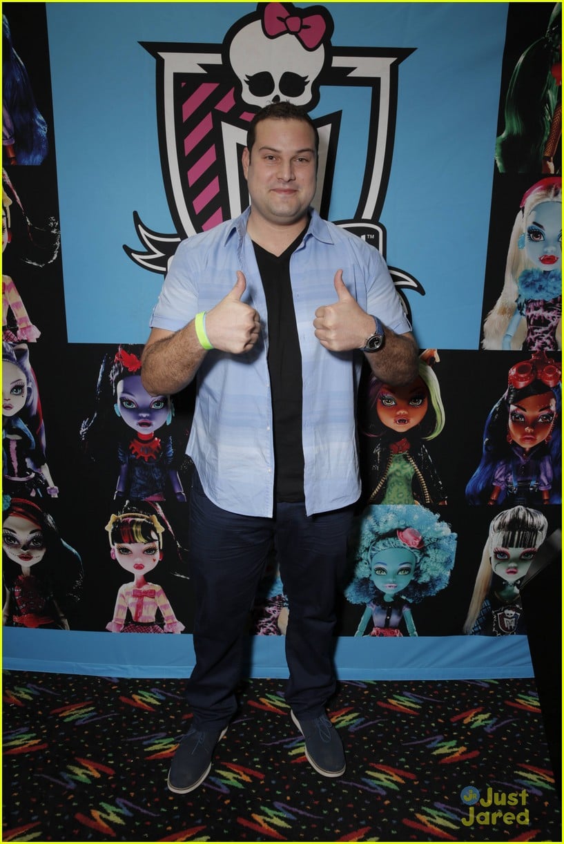 Mark Salling Stages 'Glee' Reunion with Max Adler at JJ's Throwback ...