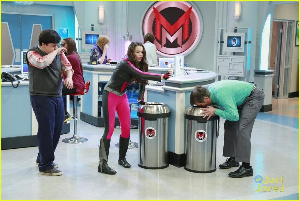 Oliver Becomes 'Pregnant' on Tonight's 'Mighty Med'! | Photo 790756 ...