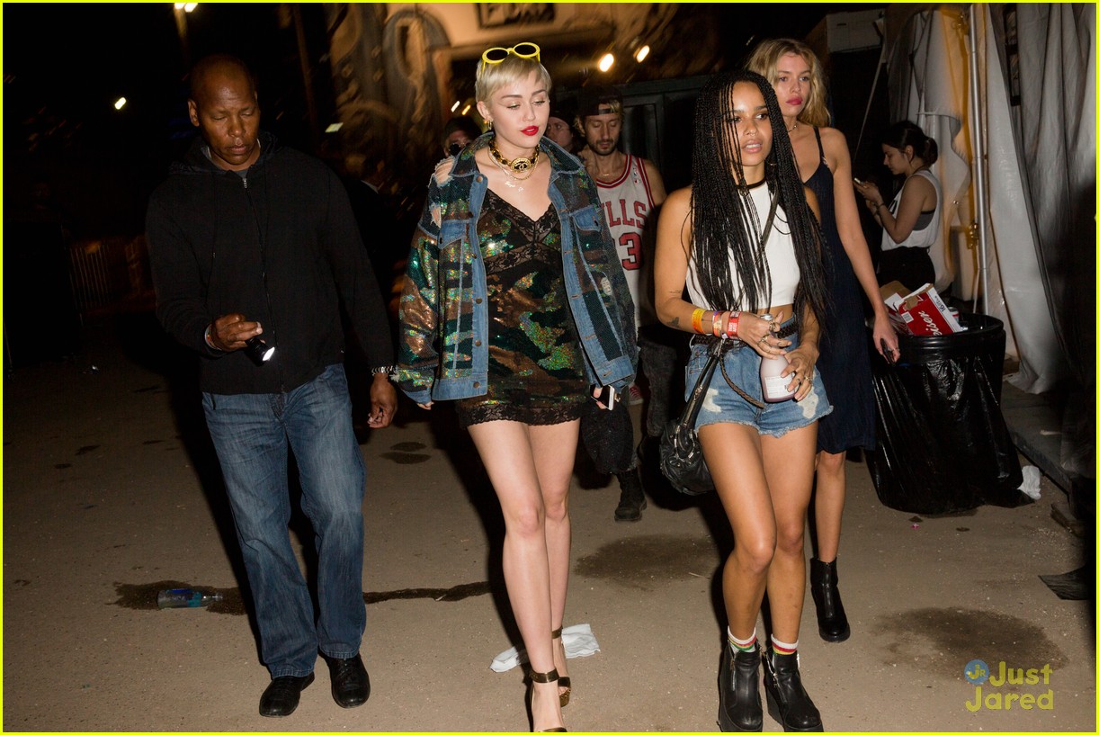 Miley Cyrus Surprises SXSW Crowd with Special Performance! | Photo 789027 - Photo Gallery | Just ...