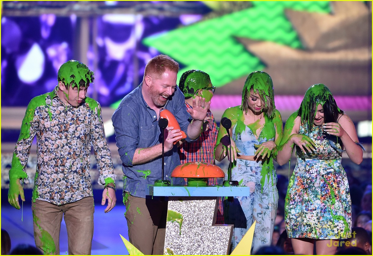 Full Sized Photo of modern family cast slimed 2015 kcas 15 | Sarah Hyland & Cast of 'Modern ...