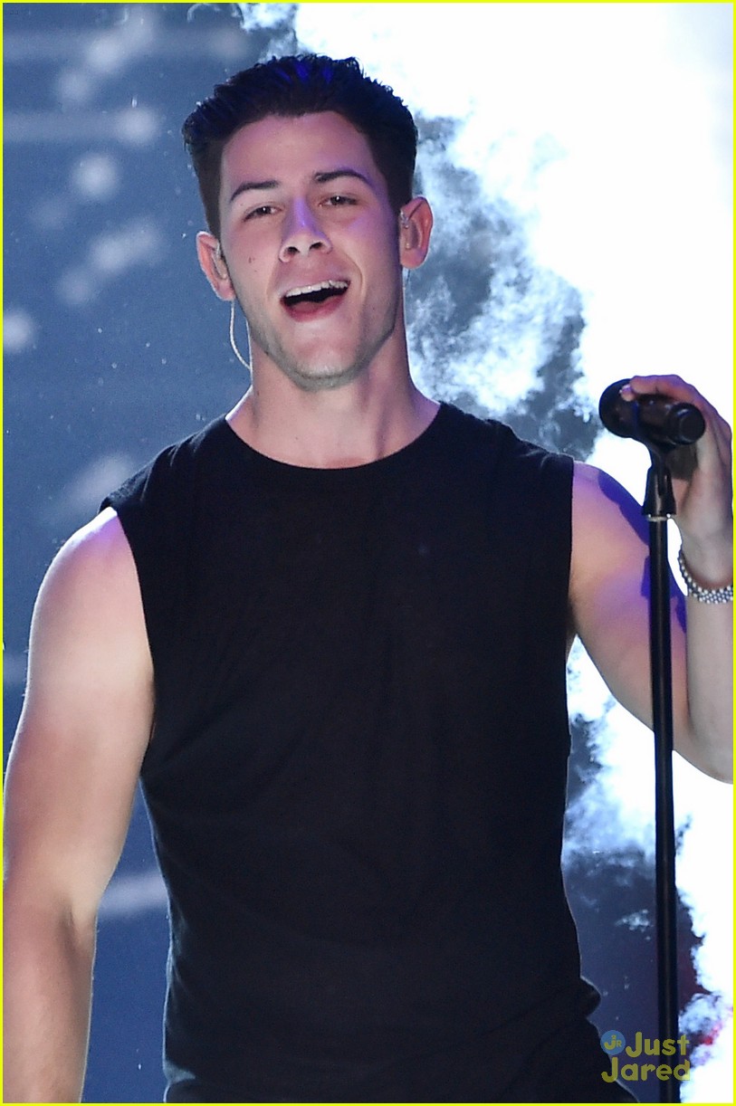 Nick Jonas Opens KCAs 2015 with Hot Performance! (Video) | Photo 792729 ...
