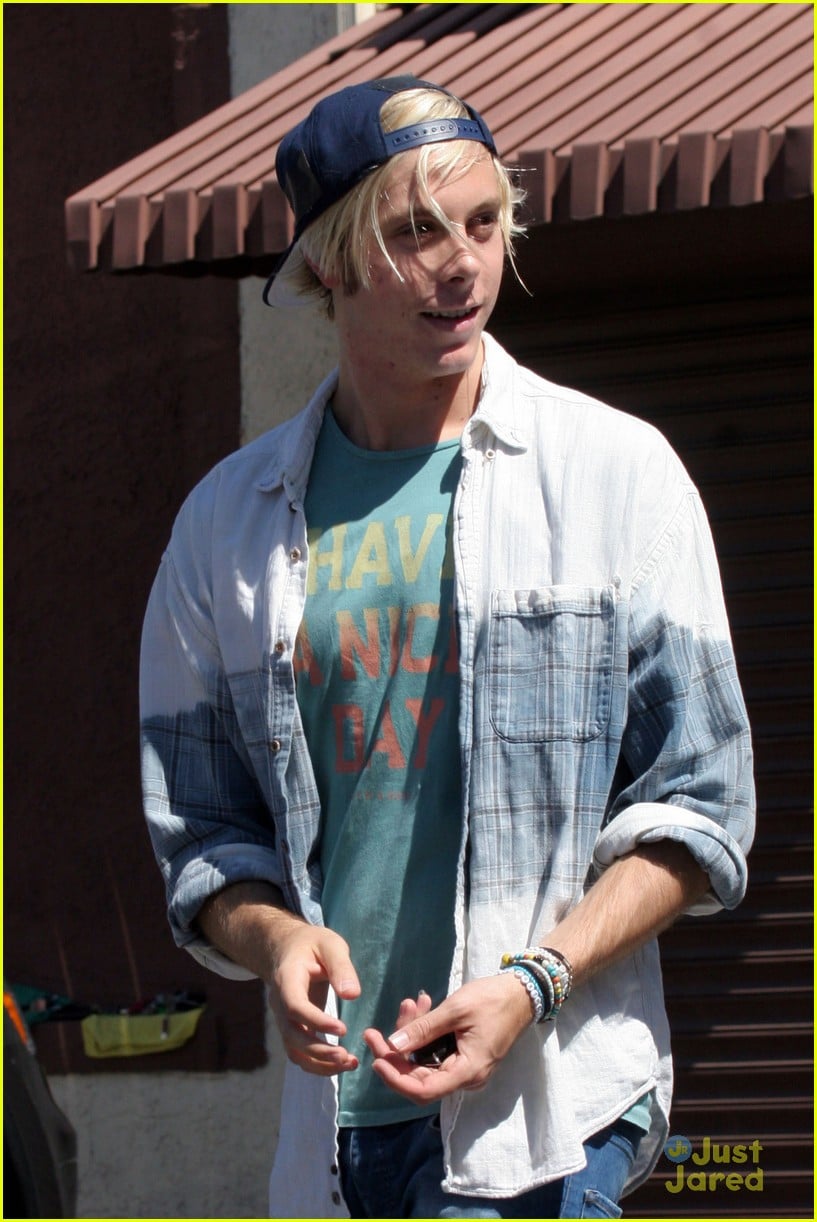 Riker Lynch Gets Visit From Brother Ross At 'DWTS' Studio | Photo ...