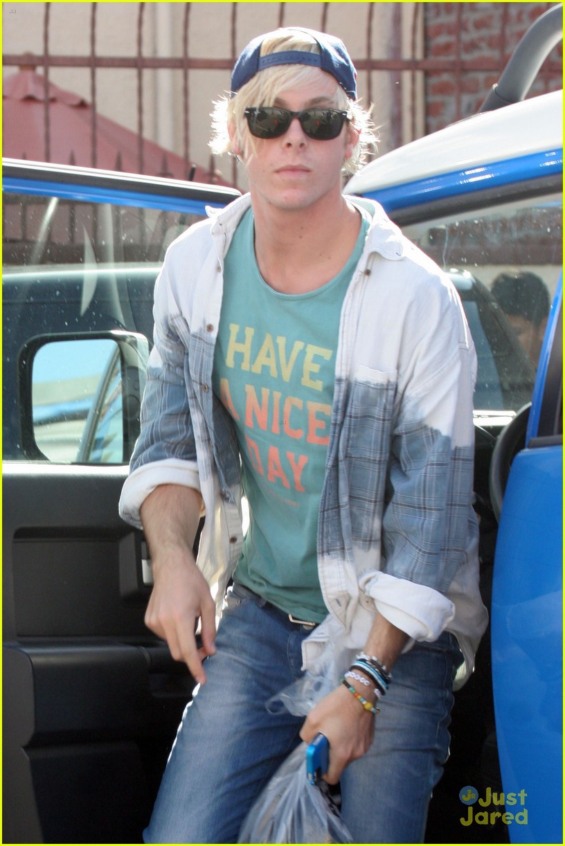 Riker Lynch Gets Visit From Brother Ross At 'DWTS' Studio | Photo ...