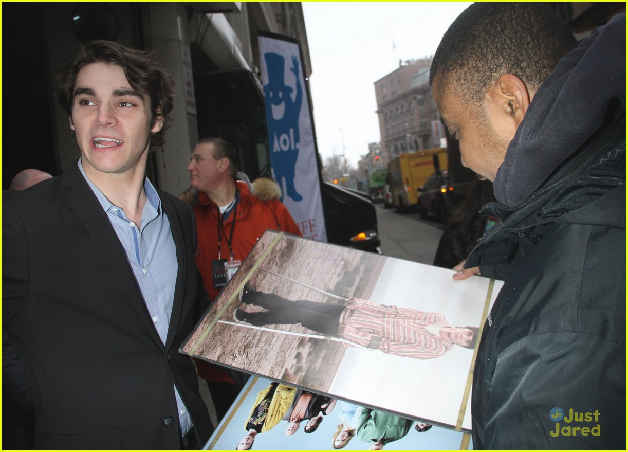 RJ Mitte Speaks About Turning A Disability Into An Ability | Photo ...