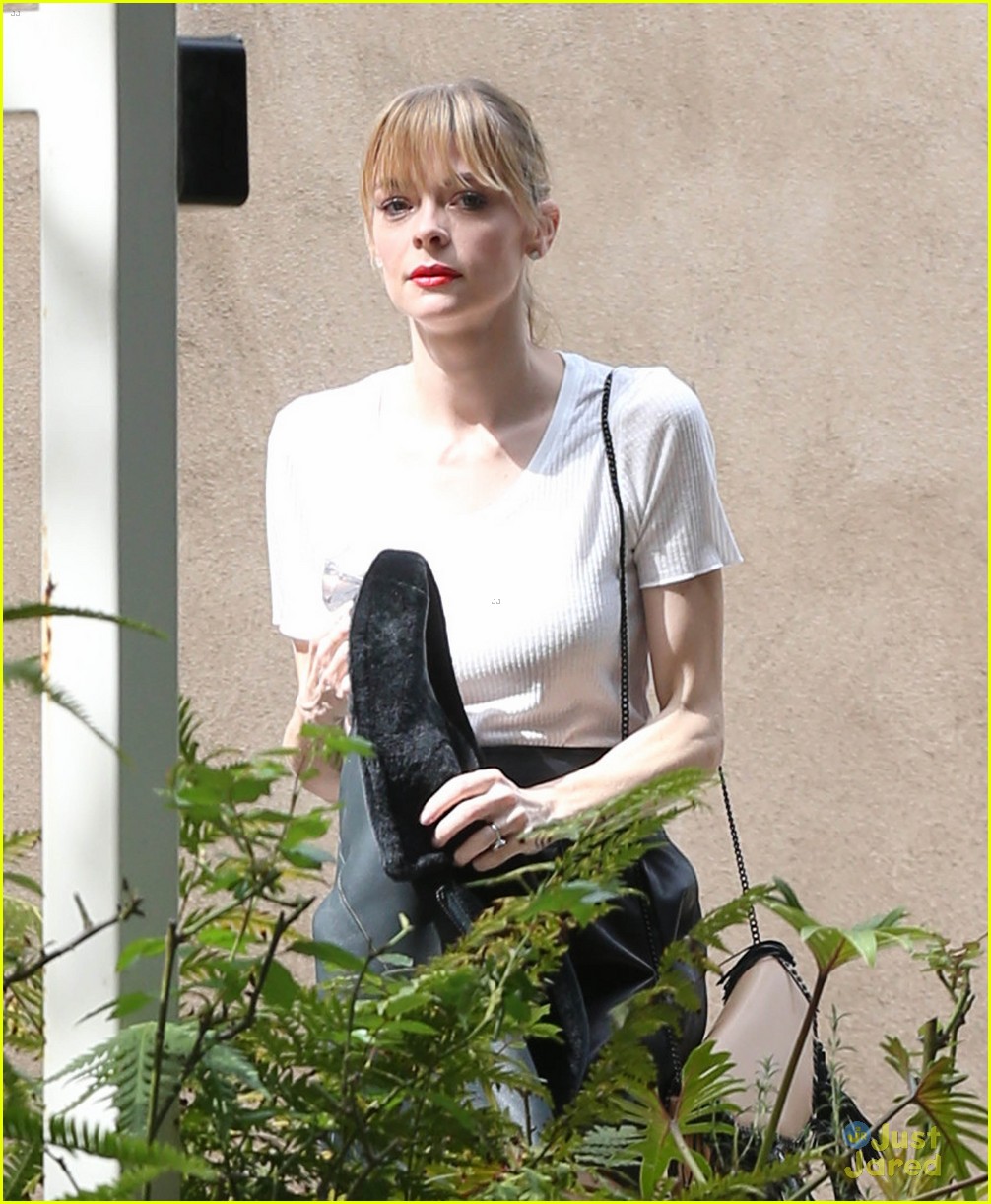 Taylor Swift Might Have Insured Her Legs | Photo 784746 - Photo Gallery ...