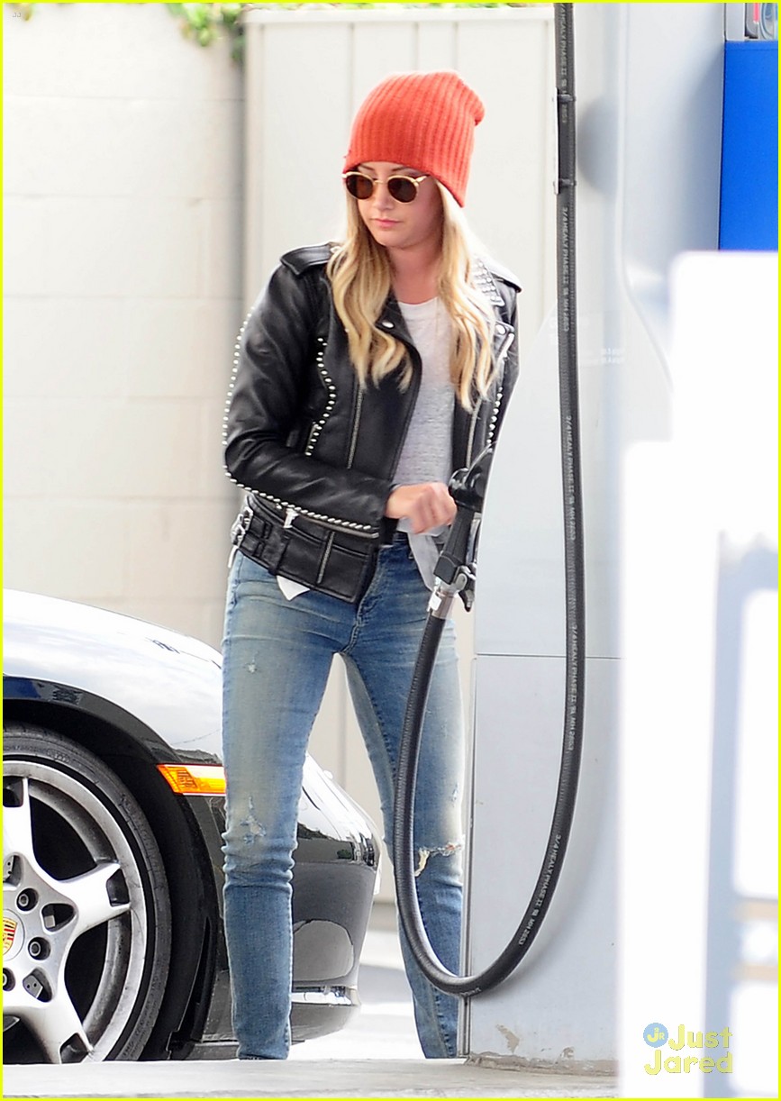 Ashley Tisdale Gets Her Hair Touched Up For 'Buzzy's' | Photo 788837 ...