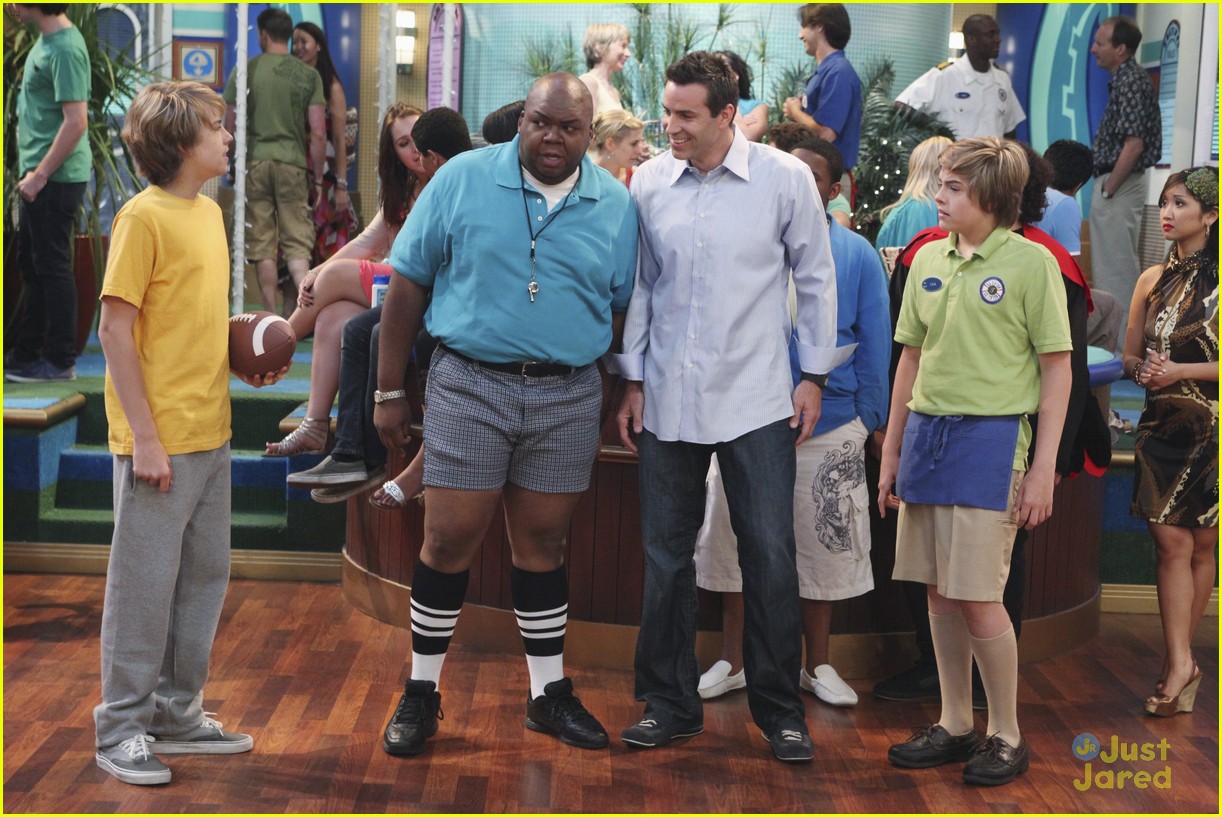 Cole Sprouse, Debby Ryan, & More Mourn The Suite Life's Windell D ...