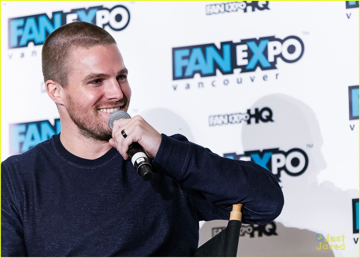 Stephen Amell Talks All About Olicity on 'Arrow'! | Photo 796019 - Photo Gallery | Just Jared Jr.