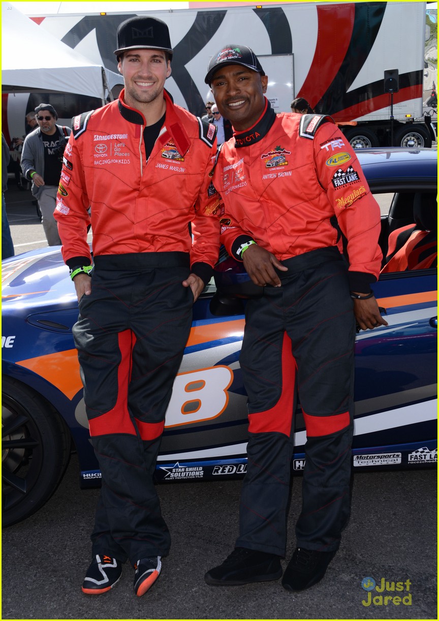 Brett Davern & Nathan Kress Get The Competition Started During Press ...