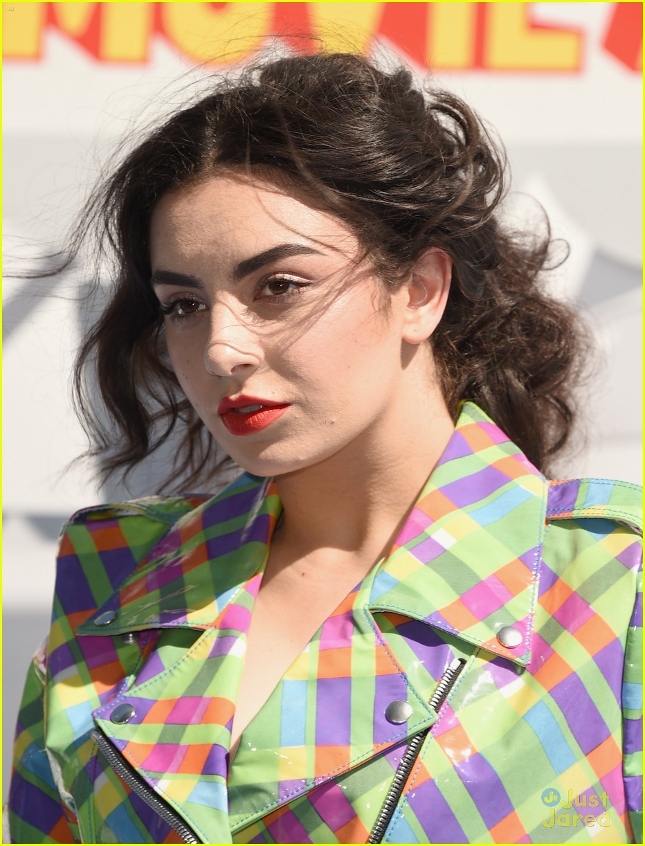 Charli XCX Goes Colorful at MTV Movie Awards 2015! | Photo 799122 ...