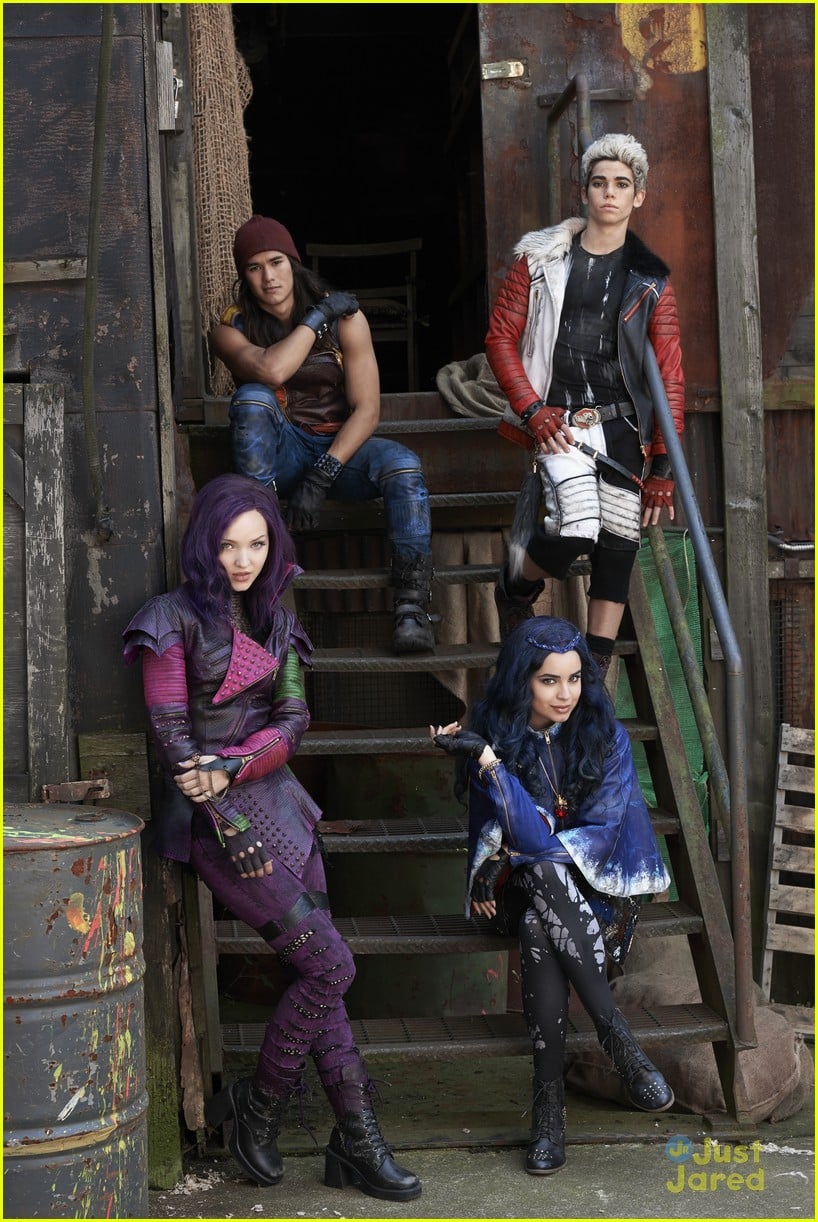 Watch Dove Cameron & Cameron Boyce In 'Descendants' Trailer NOW ...