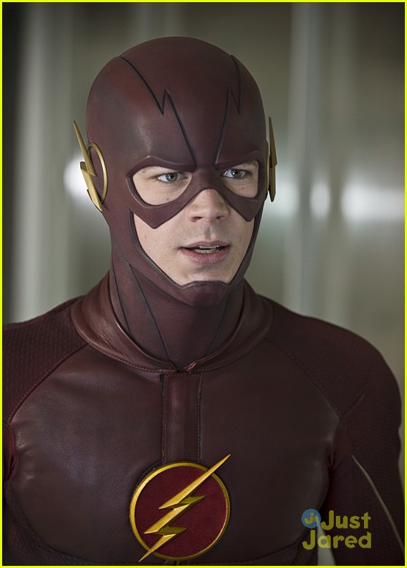 Full Sized Photo of emily kinney the flash debut stills 26 | The Bug ...