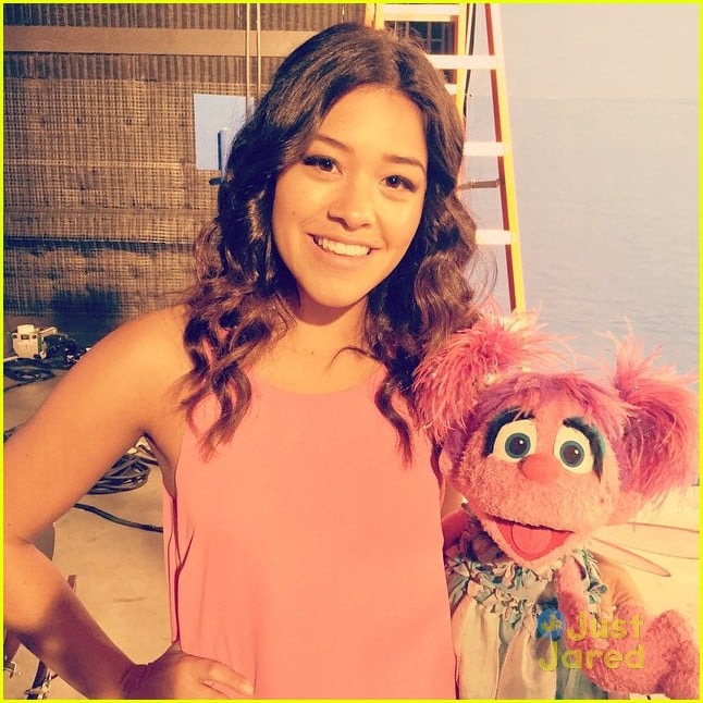Gina Rodriguez Steals Kisses From Sesame Street's Elmo! | Photo 795838 ...
