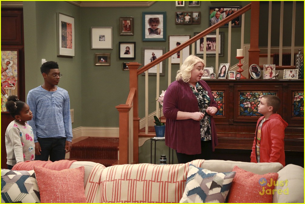 Full Sized Photo of kc undercover get that assignment stills 05 | Oops ...