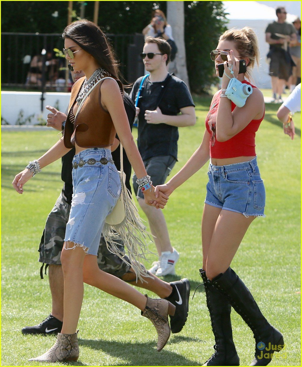 Justin Bieber & Kendall Jenner Flaunt PDA Before Coachella! | Photo ... Justin Bieber & Kendall Jenner Flaunt PDA Before Coachella! | Photo ...
