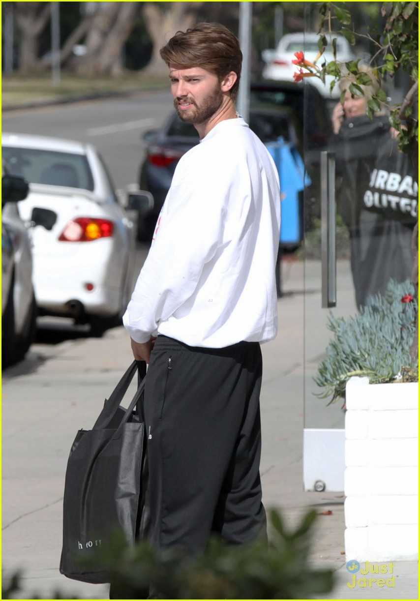 Patrick Schwarzenegger's Unleashes His Muscles for Venice Workout ...