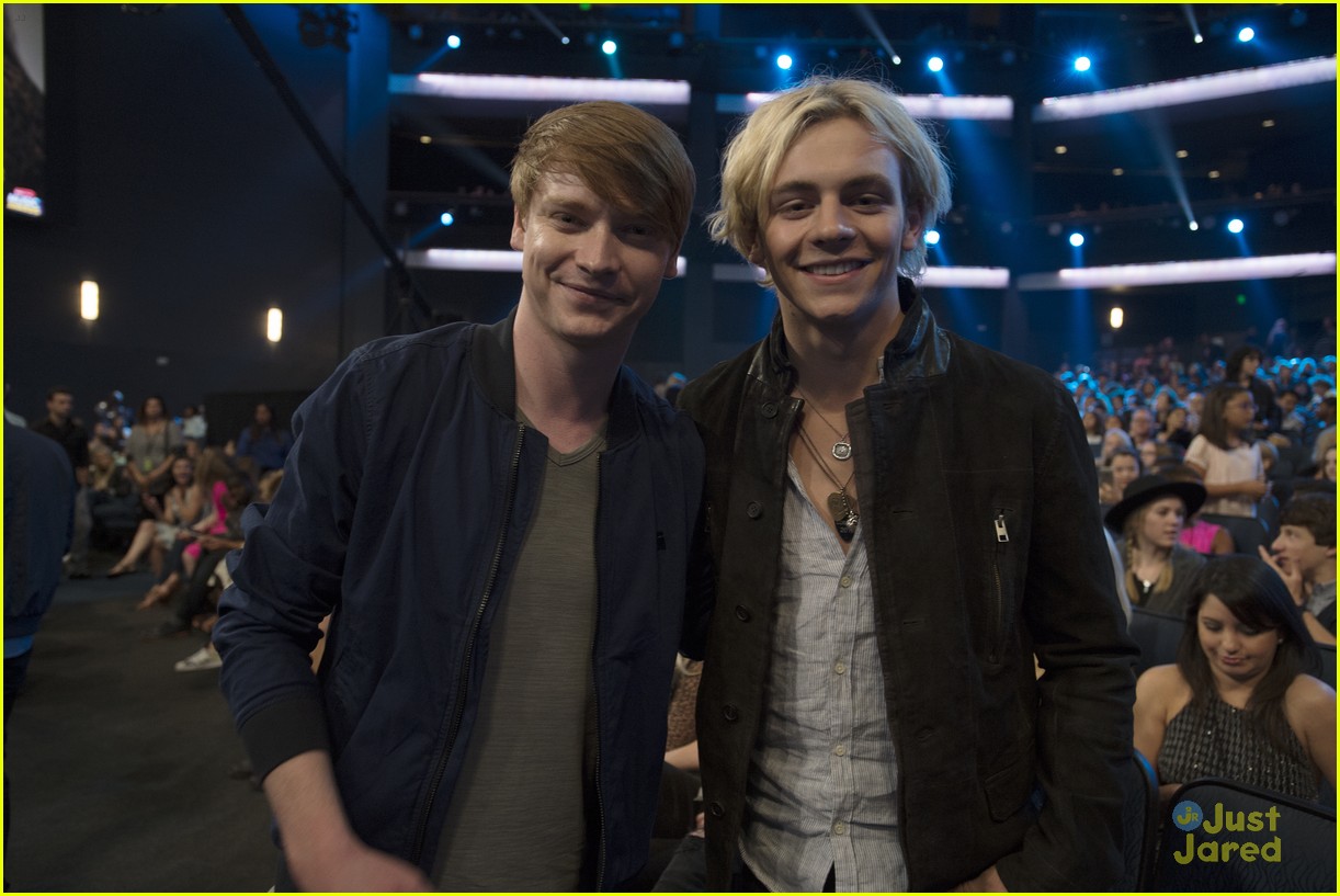 R5 Rock Out At Radio Disney Music Awards with 'Austin & Ally' Cast ...