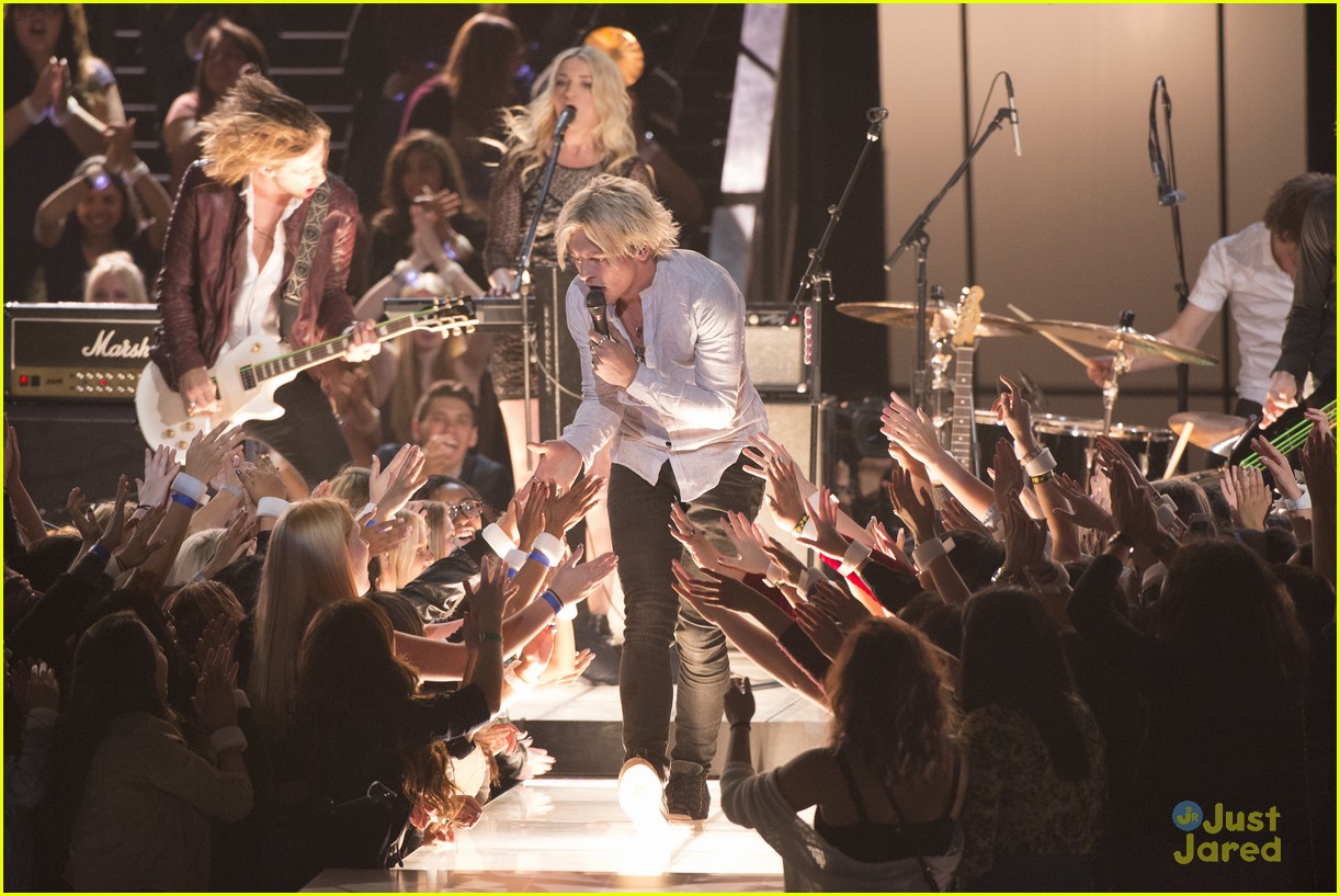 R5 Rock Out At Radio Disney Music Awards with 'Austin & Ally' Cast ...