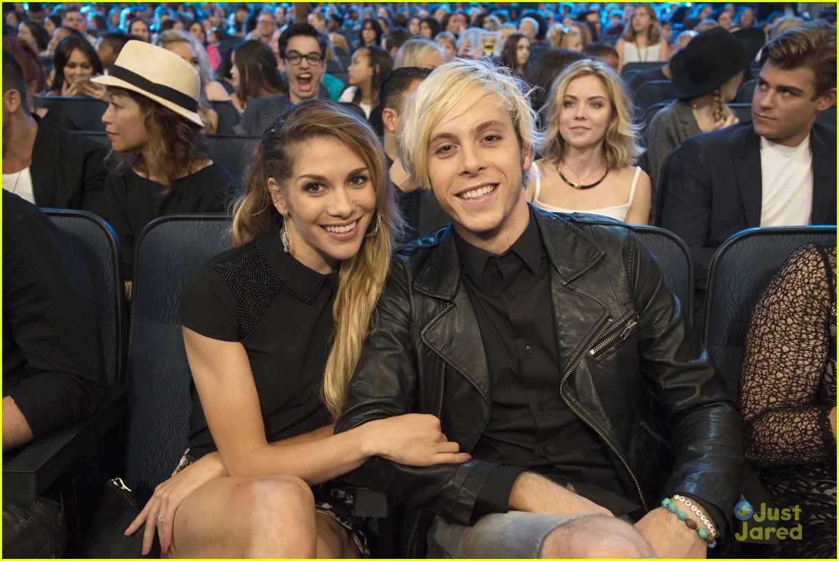 R5 Rock Out At Radio Disney Music Awards with 'Austin & Ally' Cast ...