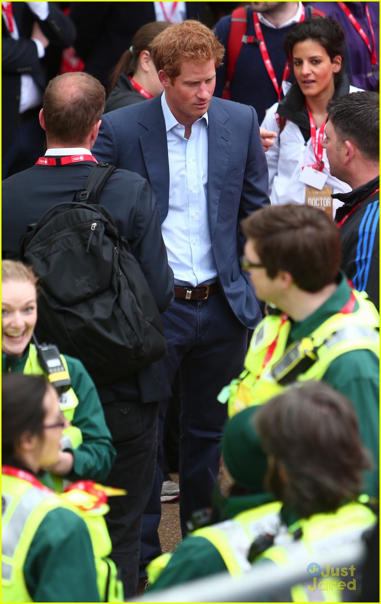 Brooklyn Beckham Cheers on Brother Romeo at Junior London Marathon ...