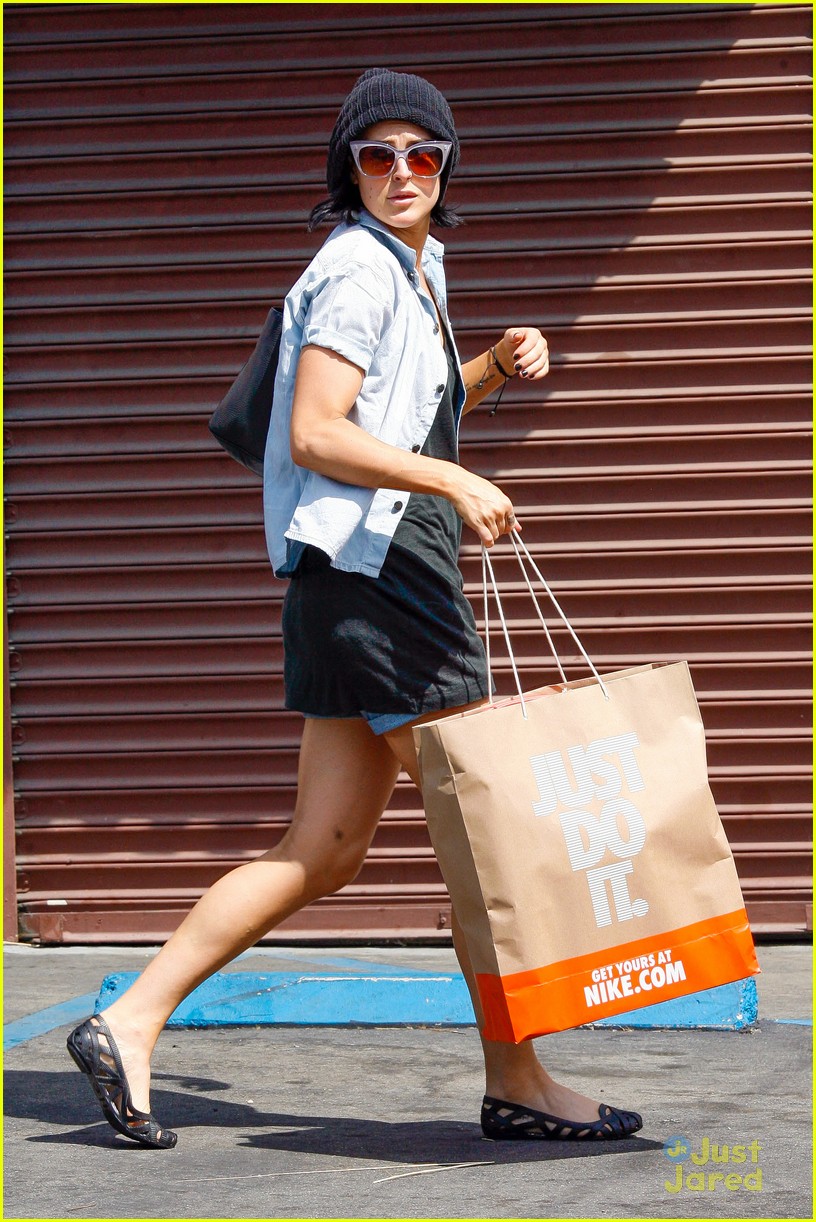 Val Chmerkovskiy Snaps The Best Pic of Rumer Willis & Her Sisters Scout ...