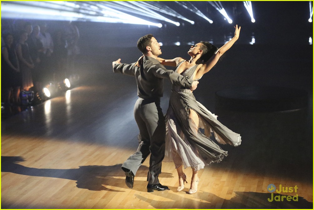 Rumer Willis & Val Chmerkovskiy Turn Heads With Their 'DWTS' Waltz ...
