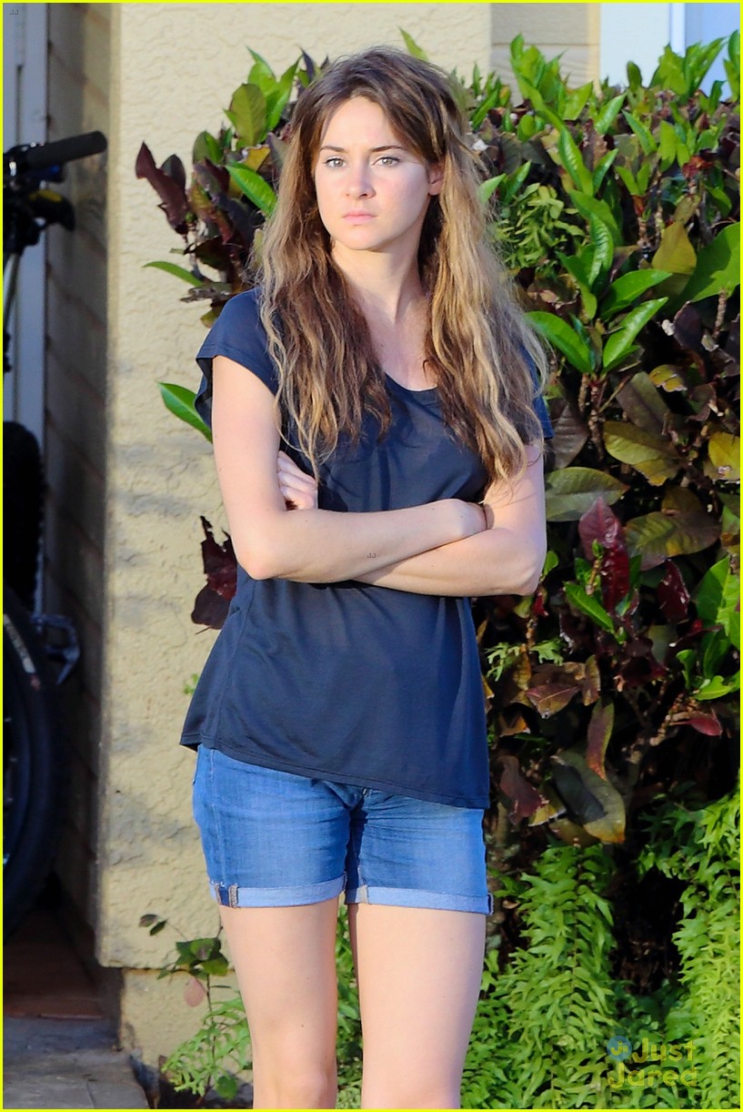 Shailene Woodley Gets Into Serious Mood For 'Snowden' | Photo 801685 ...