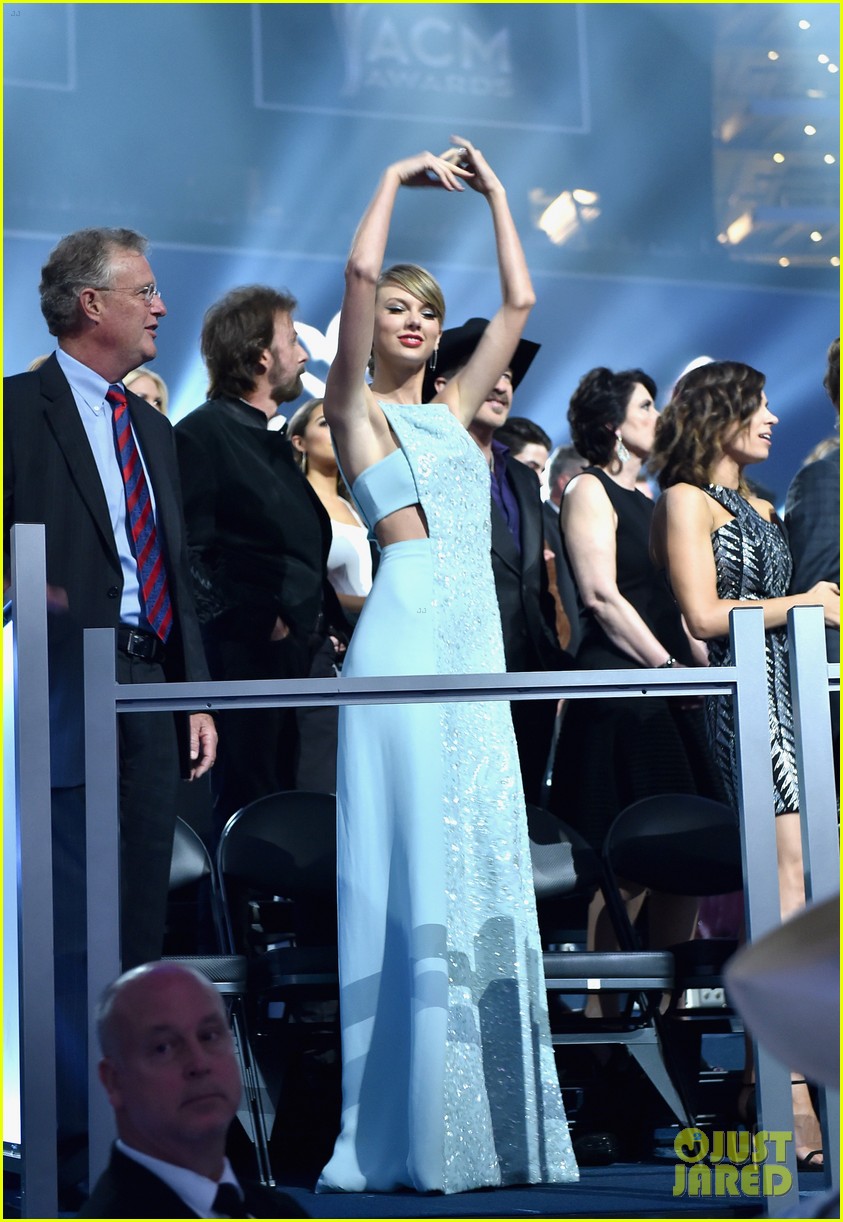 Taylor Swift Dances the Night Away at ACM Awards 2015 | Photo 802333 ...
