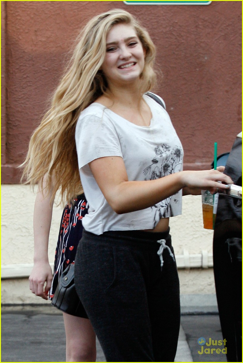 Willow Shields Gets Surprised by Sister Autumn In Los Angeles | Photo ...