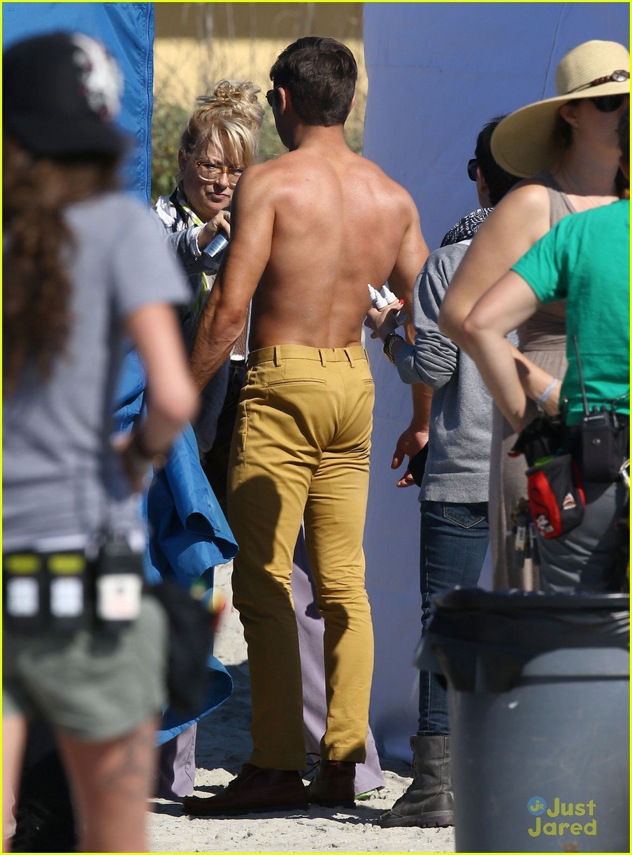 Full Sized Photo of zac efrons shirtless flex off stunt photos 15 | Zac ...